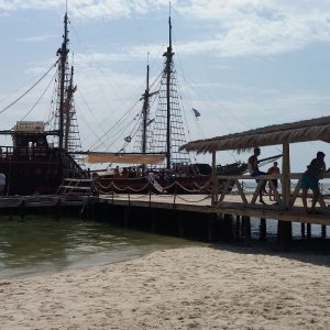 Excursion En Bateau Pirate vers L’île des Flamands Rose Djerba – Djerba ...